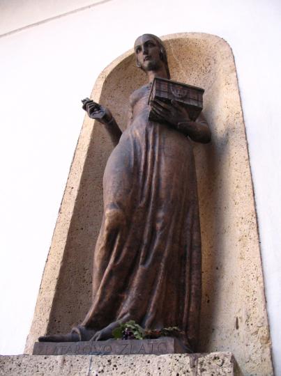 Zagreb Daily Photo: Dora - the goldsmith's daughter