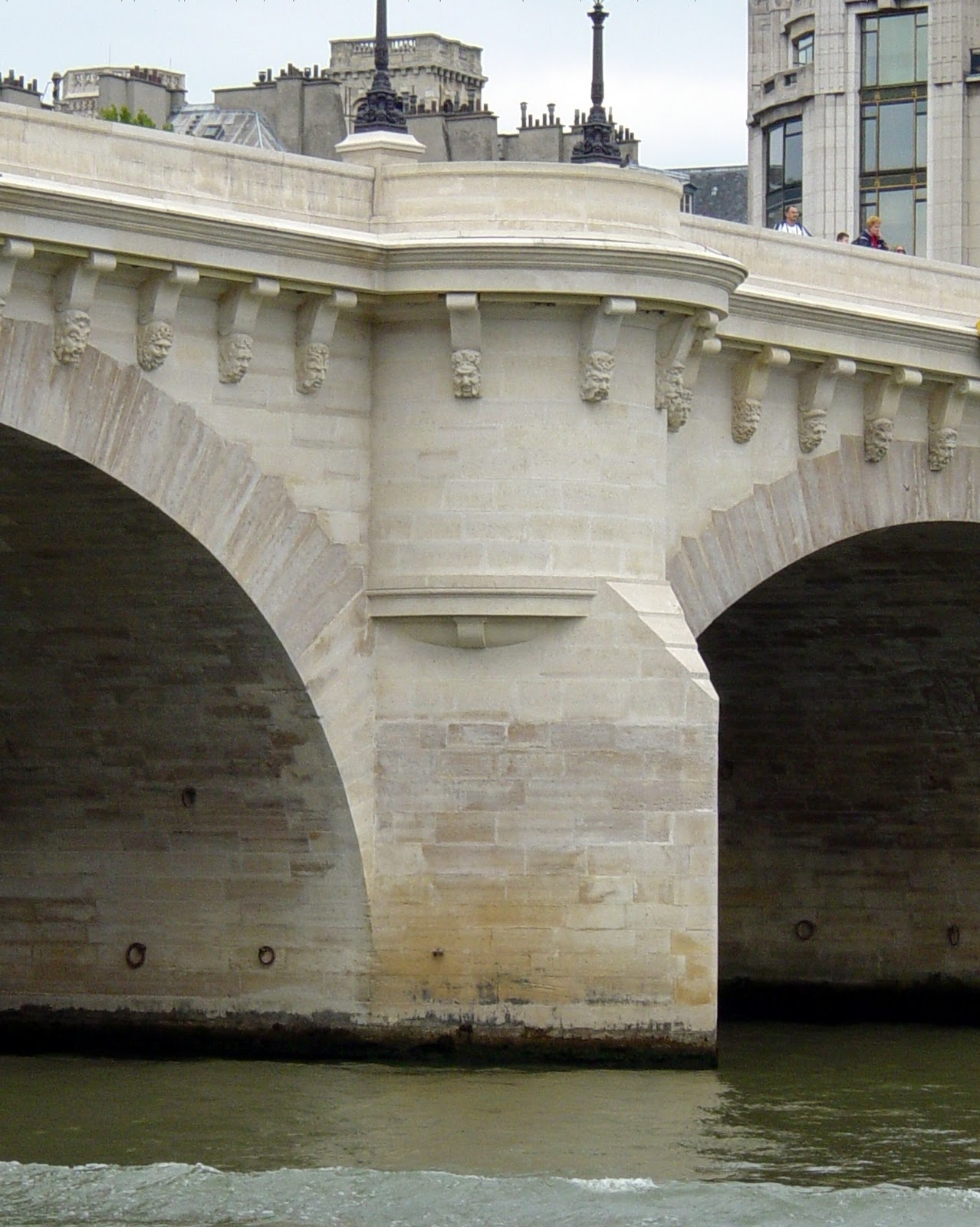 Paris, d'un pont à l'autre: Histoires et commerces du Pont-Neuf