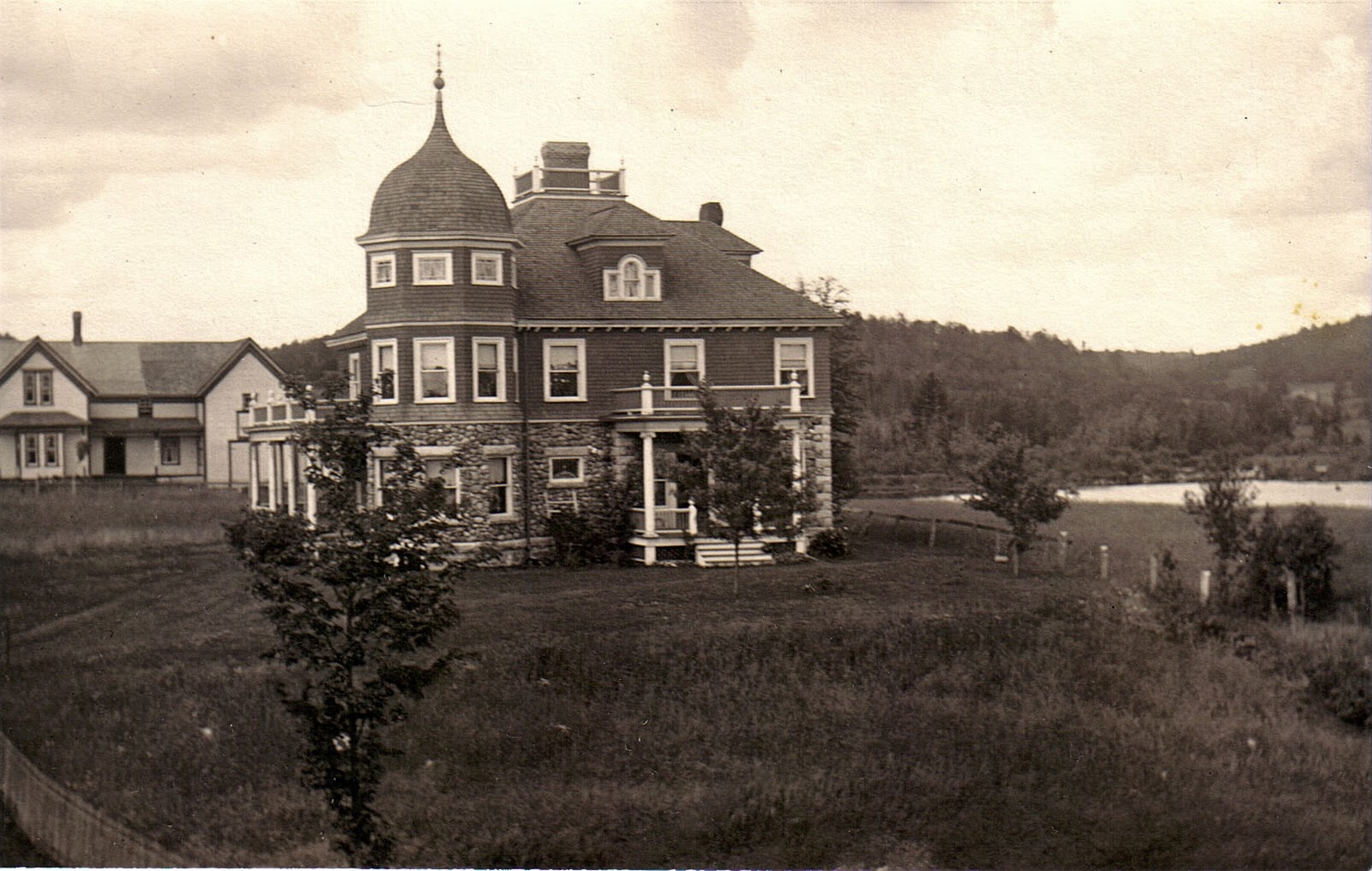 A LONG WAY HOME: Le Château Witch Bay