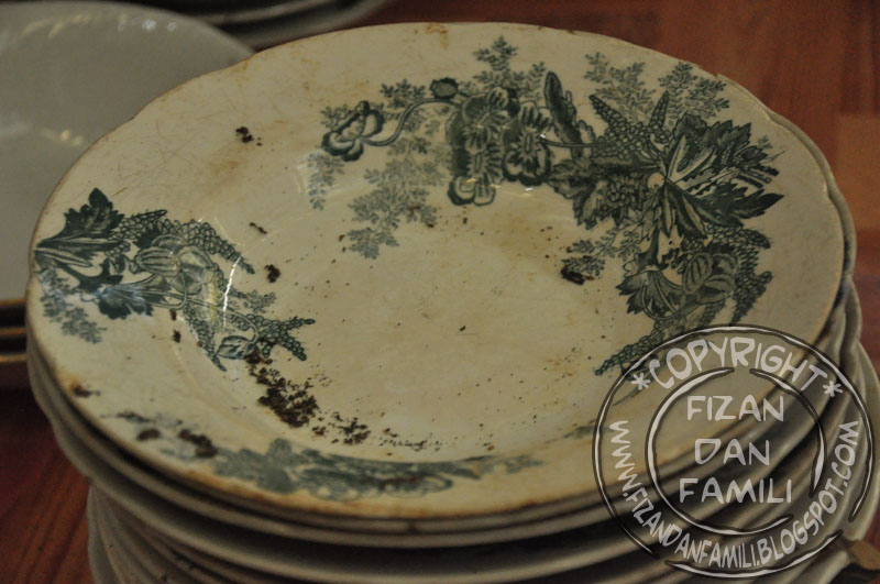 Nazira's Cottage Telling Story: Pinggan lebih 80 thn usianya.