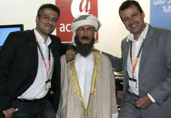 Système embarqué & hi-tech: 'World's first' Arabic-speaking robot looks ...