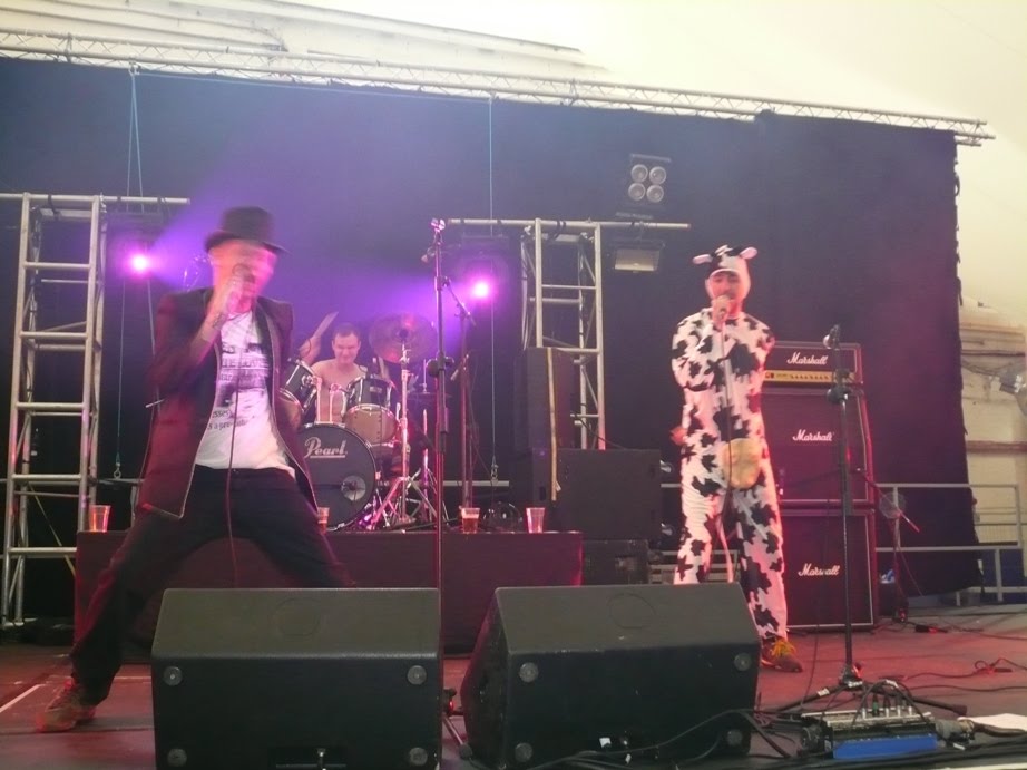 Adiós Lili Marleen: 2ª Crónica Rebellion Festival (6-8-2010)