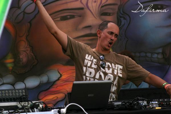 Musica electronica en tu mundo: RECOMENDACION DEL DIA "PERFECT STRANGER"