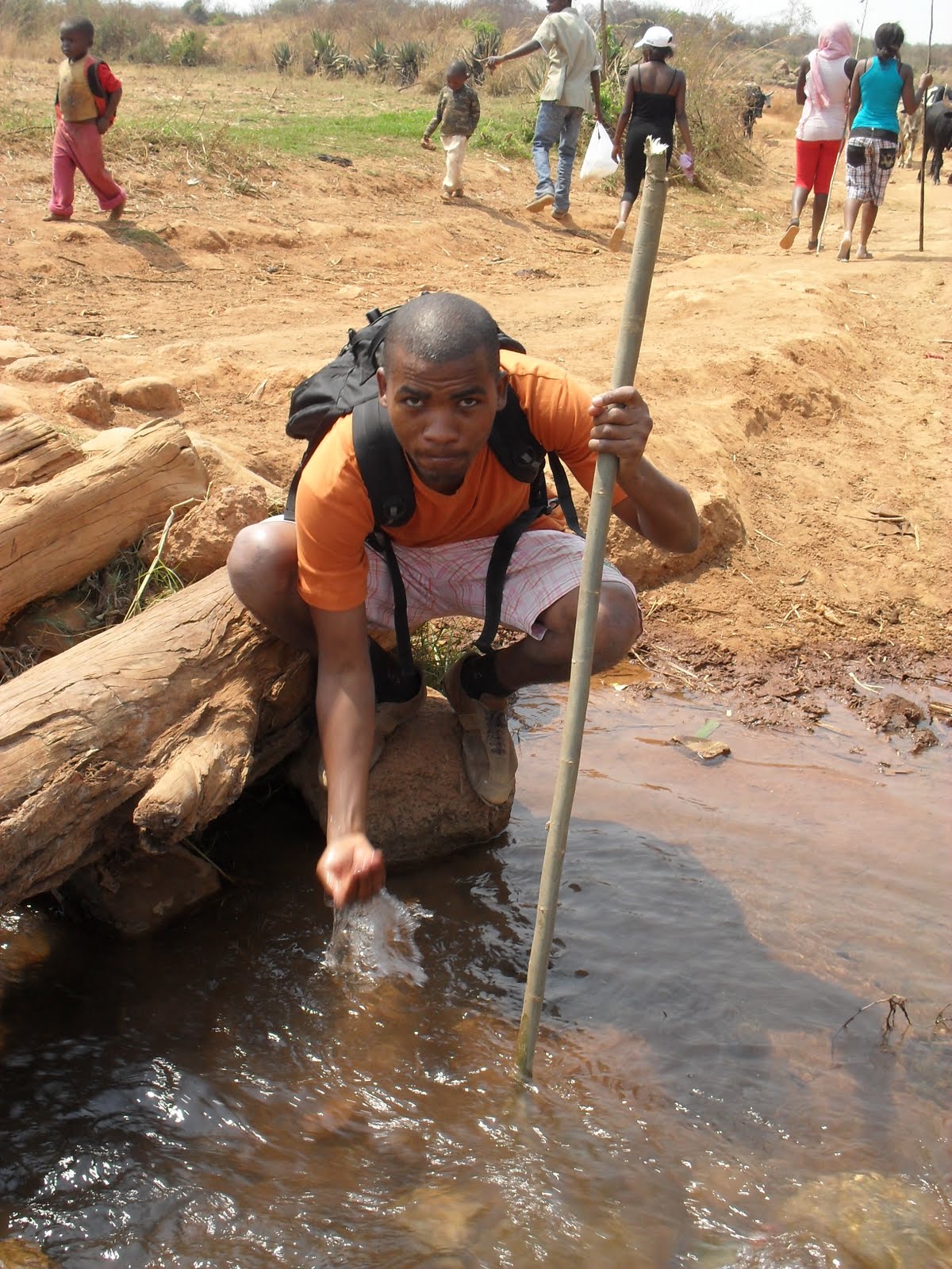 CONHEÇA UM POUCO A BELEZA DE ANGOLA "O TCHIVINGUIRO" HUÍLA ~ Ajudando o ...