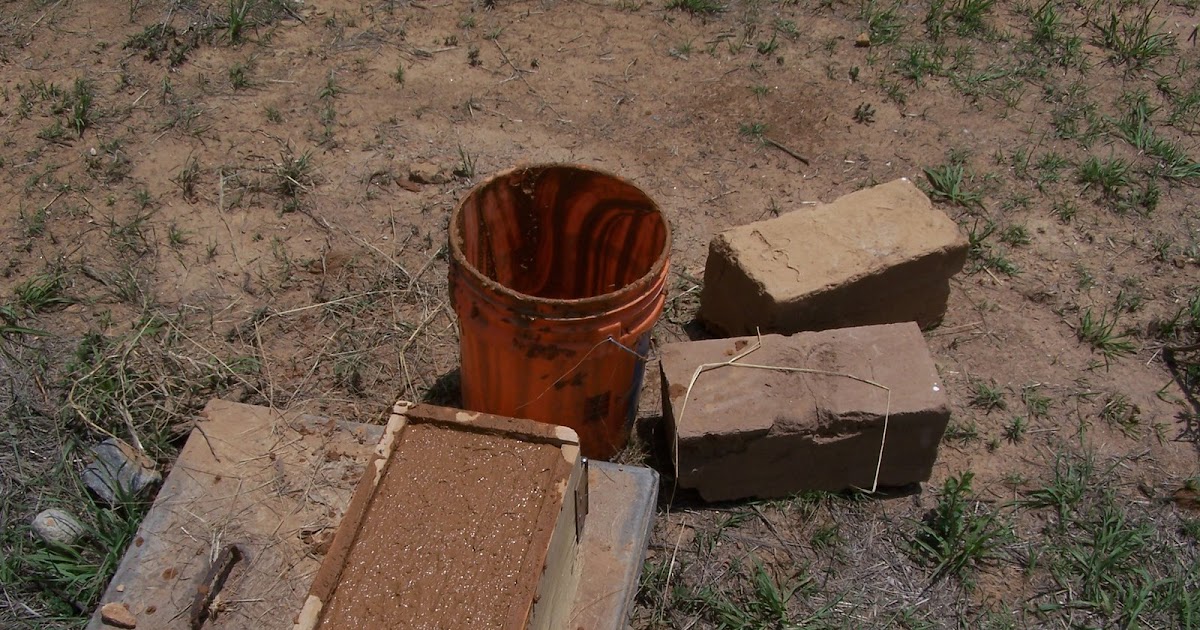 Construyendo naturalmente / Natural building: Haciendo adobe / Making adobe