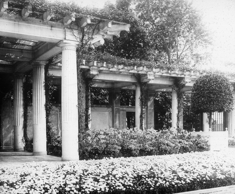 THE DOWNEAST DILETTANTE: "THIS GARDEN WAS MADE IN 1901 AND NAMED WELD"