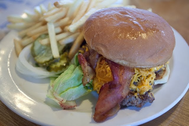 Hoosier Burger Boy: Powhatan Restaurant - Pocahantas, IL
