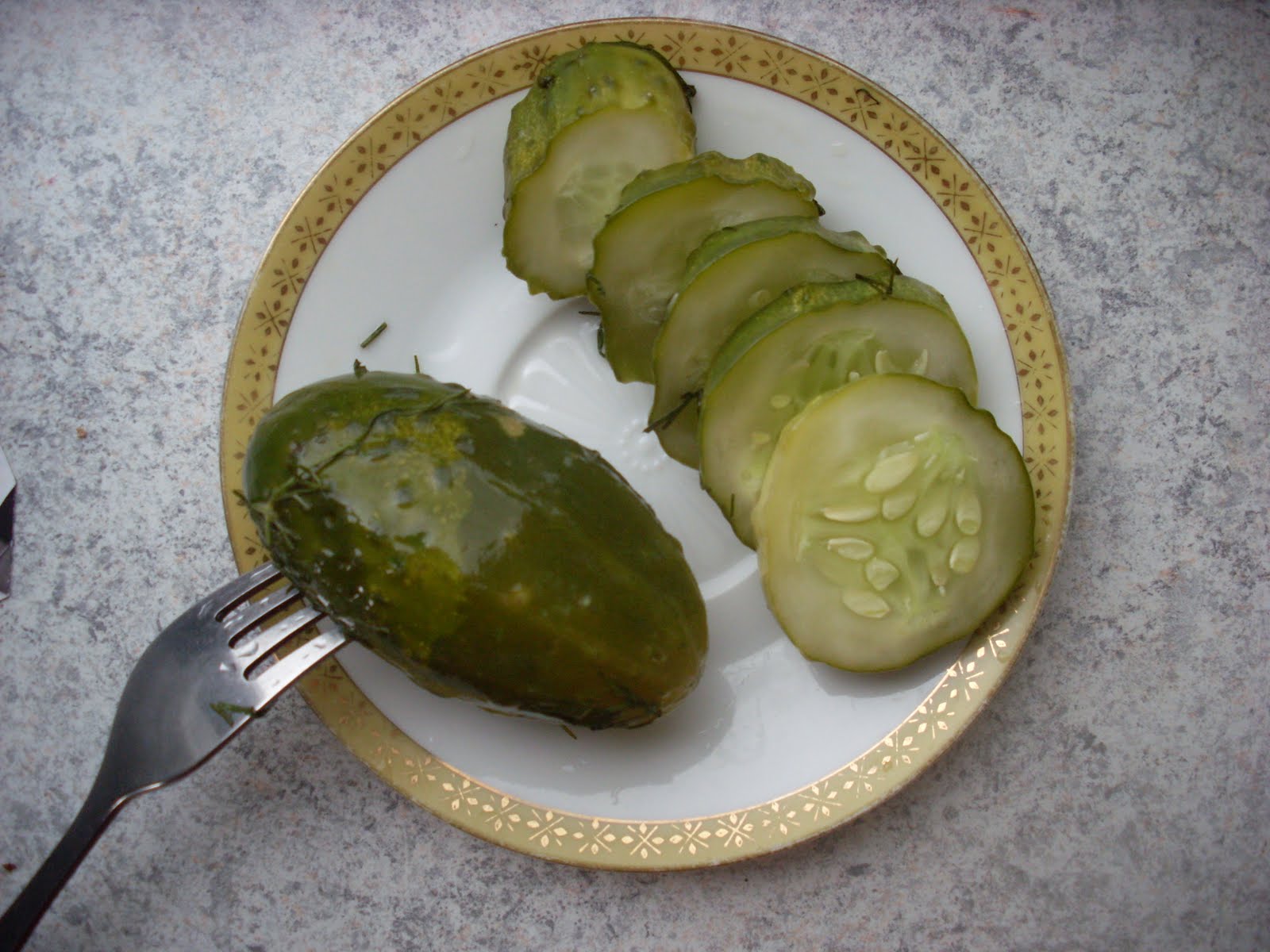 Kokkamine: Värskelt marineeritud kurgid küüslaugu ja sinepiseemnetega