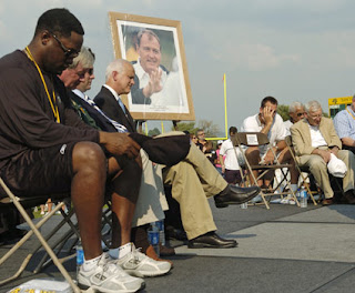 Black and Gold: Steelers honor Noll with field dedication