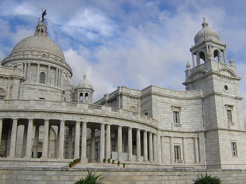The Victoria Memorial, a fusion of British and Mughal architecture is ...