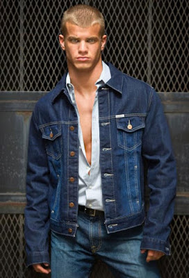 Man Central: Evan Wadle: Too HOT To Handle!