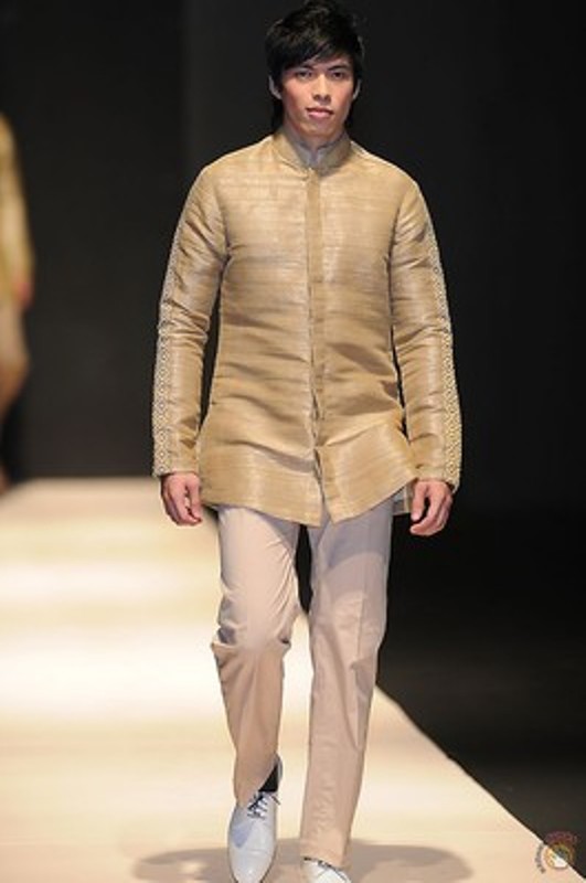 Man Central: Robbie Mananquil: Philippine Fashion Week Fixture!