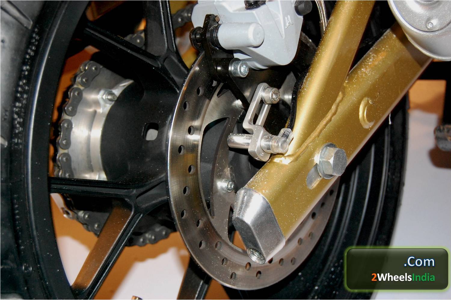 Mahindra Mojo: Part 1 [Features & Specs] with Hi Res Photos | Bike ...