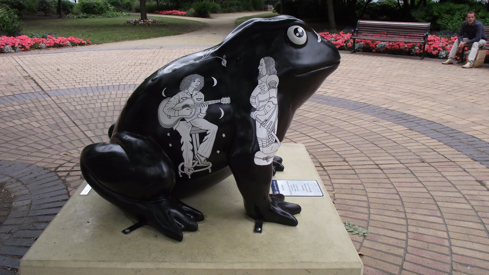 georgiasam: Larkin Toad 23: Hull Folk Toad, Kingston Square