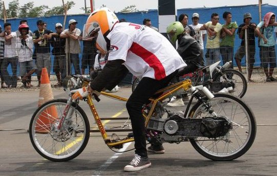 Balap Motor Drag Bikes Matic di Indonesia: Bekasi Drag Race Event