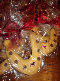 CAKES and COOKIES: HORSE SHOE CHOC CHIP COOKIES