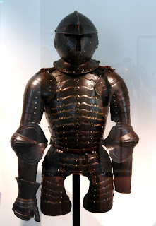 Could someone please explain these weird armours? -- myArmoury.com