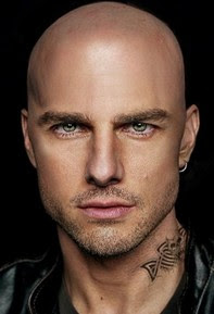 Mais Bonita !: Calvo, eu