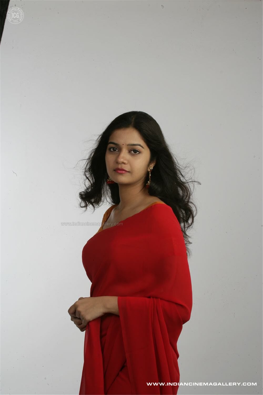 Film Actress Photos: Tamil Actress Swathi Hot In Red Saree