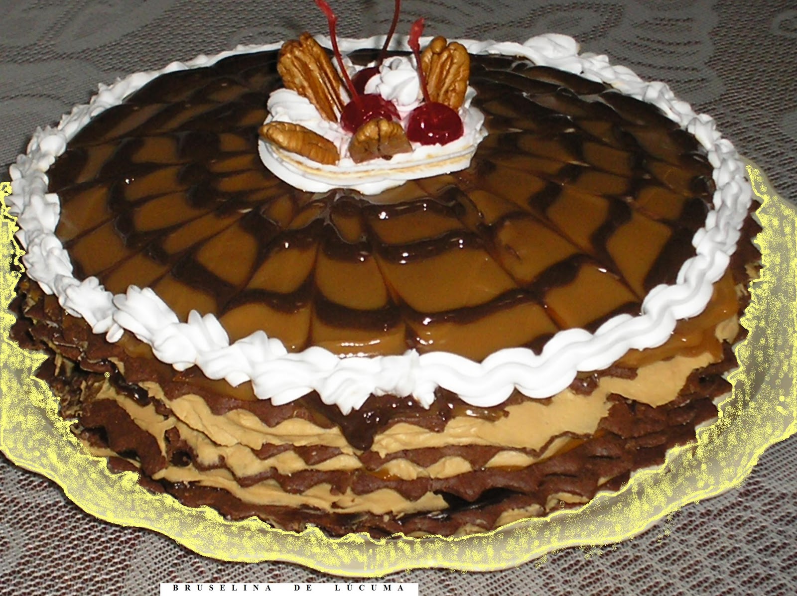 Jannet Calmet's Catering: TORTA BRUSELINA DE CHOCOLATE RELLENA DE ...