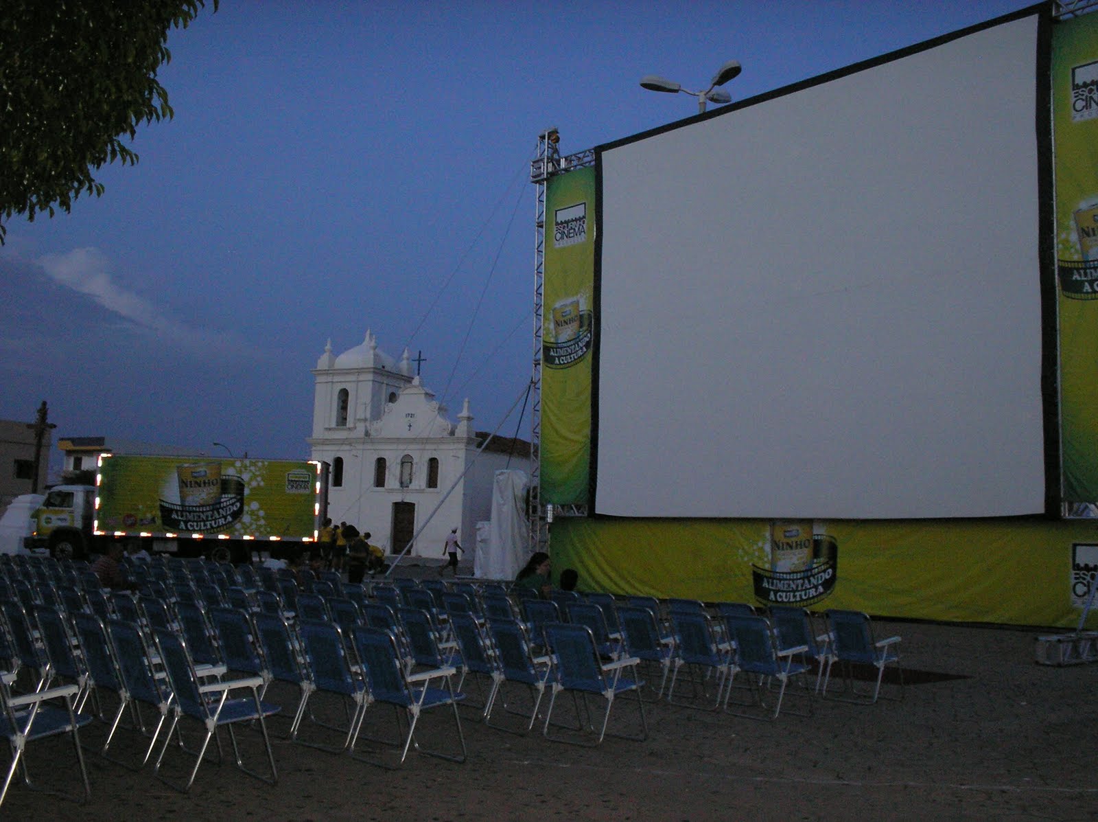 .: Projeto "Alimentando a Cultura" da Nestlé traz cinema itinerante ...
