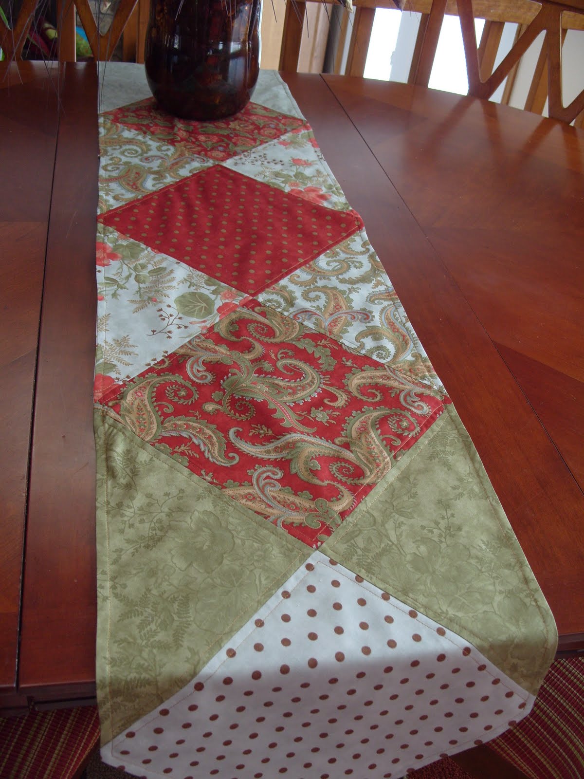 A Charmin' Time: 2 Hour Table Runner