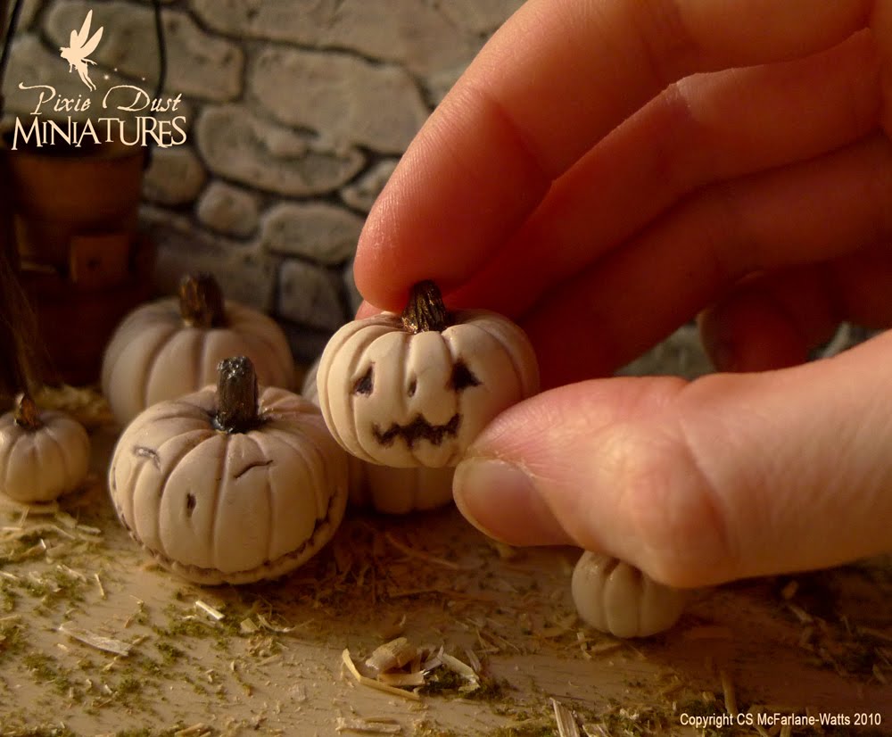 Pixie Dust Miniatures: Glowing Jack O Lanterns