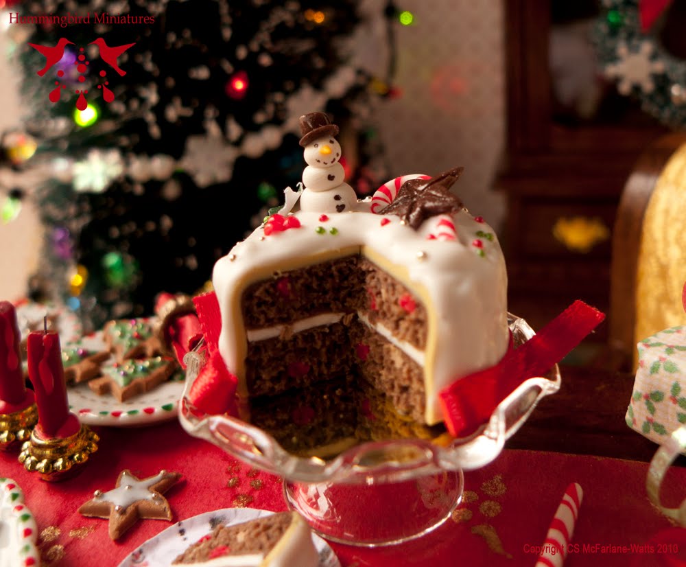 Hummingbird Miniatures: Merry Berry Christmas Cake