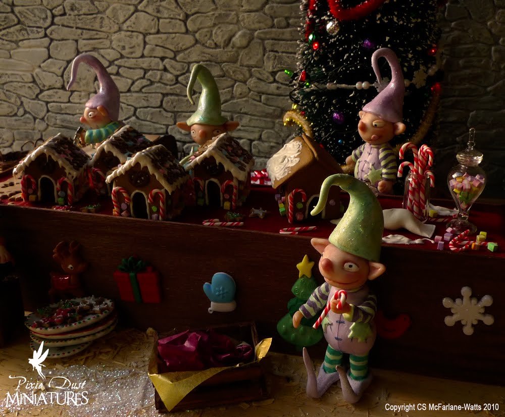 Pixie Dust Miniatures: Busy Christmas Elves...