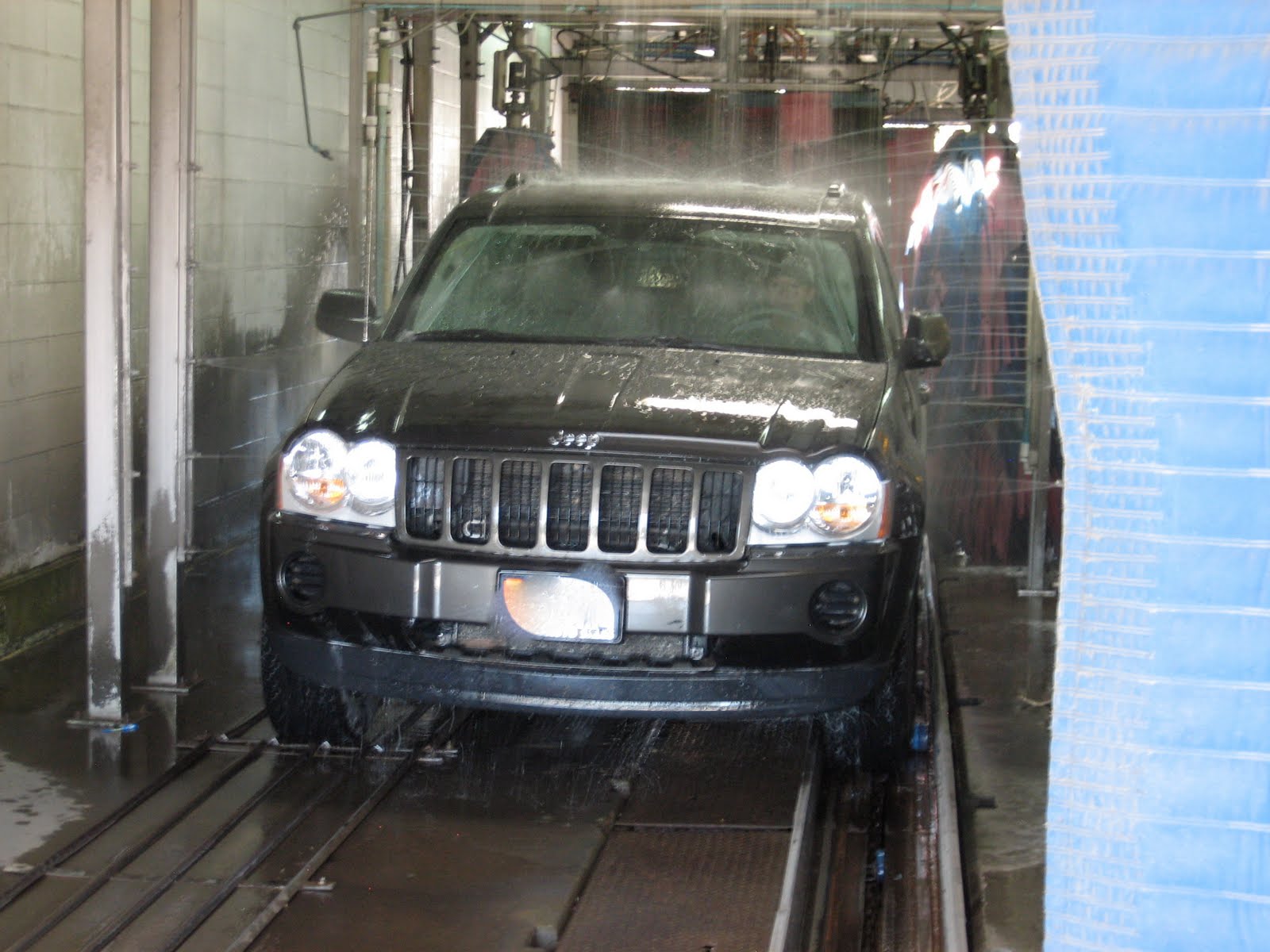 12th Avenue Full Service Car Wash: Jeep and the Honda