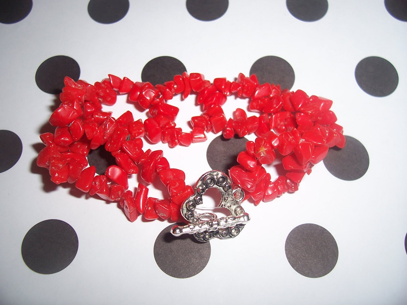 PRECIOSAS MANUALIDADES: PULSERA PIEDRAS ROJAS