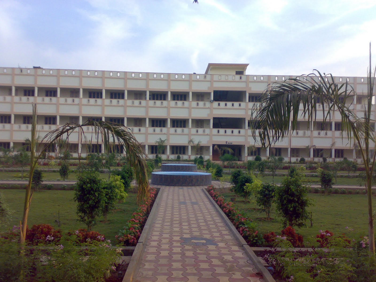 Sri Vasavi Engineering college (My college) - నేను నా పైత్యం
