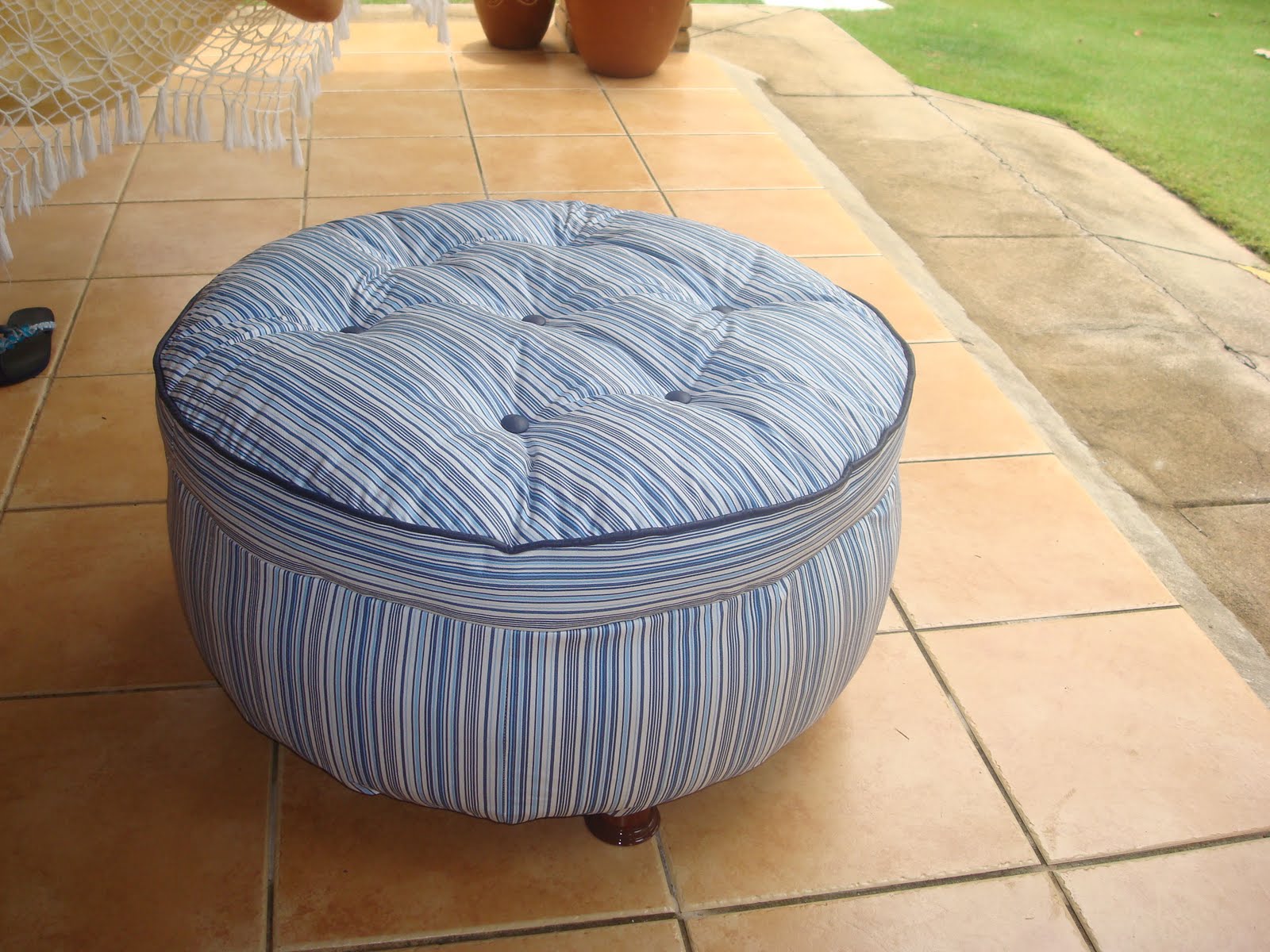 Baú - Puffs e mesas de centro: Puf pequeno - azul
