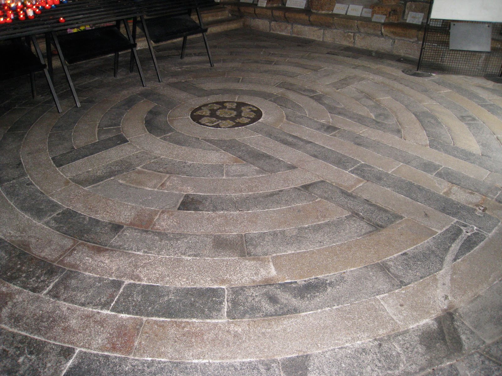 NOT ALL THOSE WHO WANDER ARE LOST (TOLKIEN): Guingamp, France