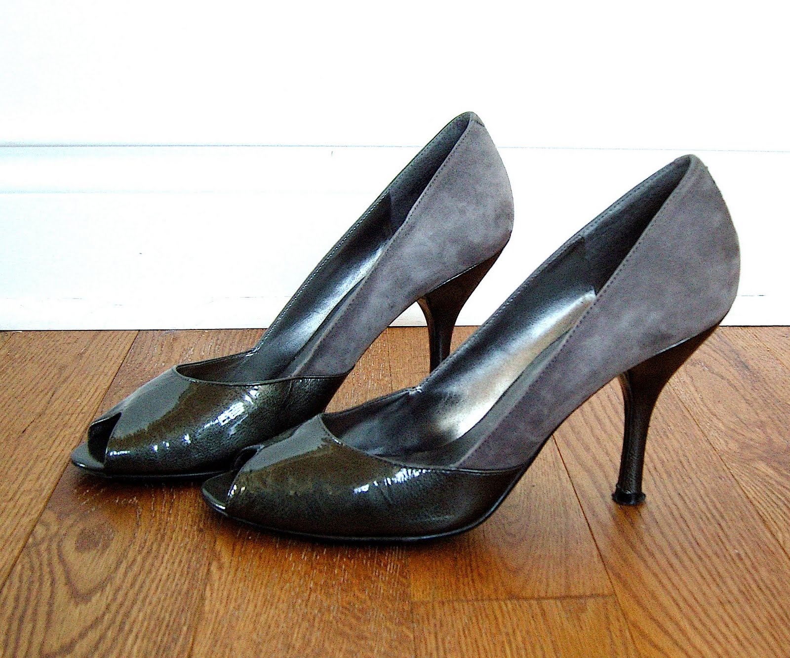 Suede and patent leather peep toe pumps - Black Dove Vintage Montreal ...