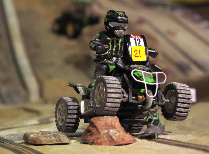 Raid Slot World: Reforzamos el manillar del Quad.