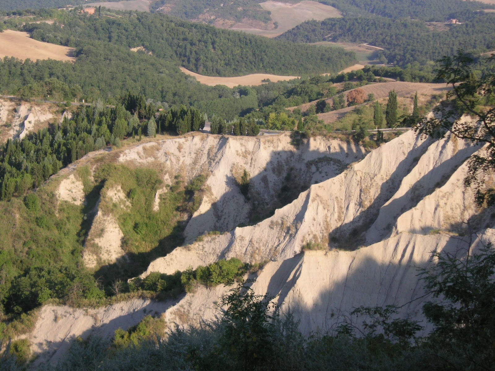 PENNA, INCHIOSTRO E CALAMAIO: LA COLLINA