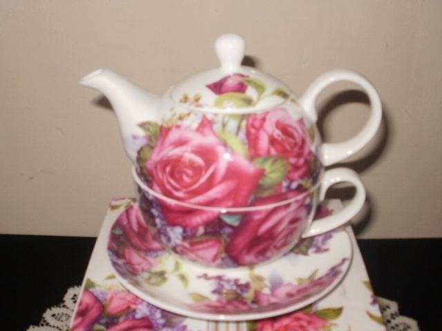 JOMJENGOKJAP: MAXWELL WILLIAMS TEA SET FOR ONE (NEW WITH BOX)