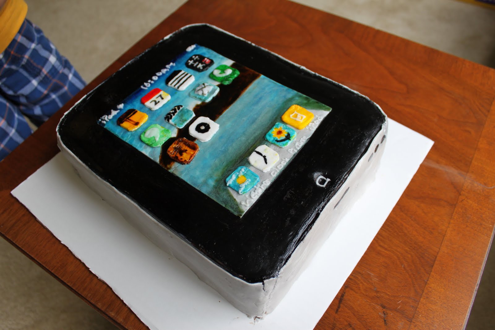 simply ornate cakes: iPad cake