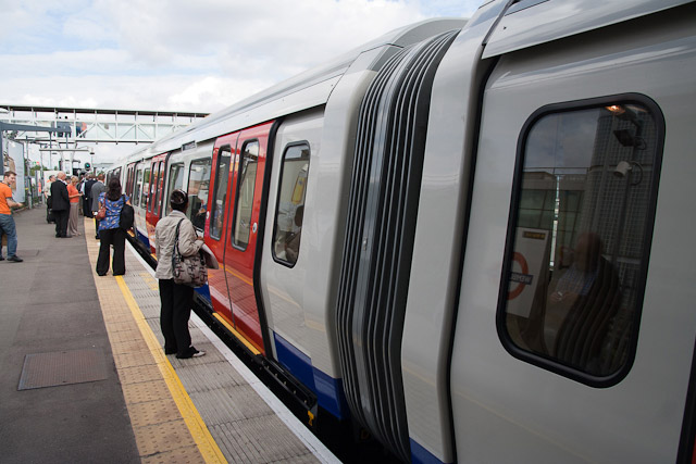 In Pictures: The S Stock Debut - London Reconnections