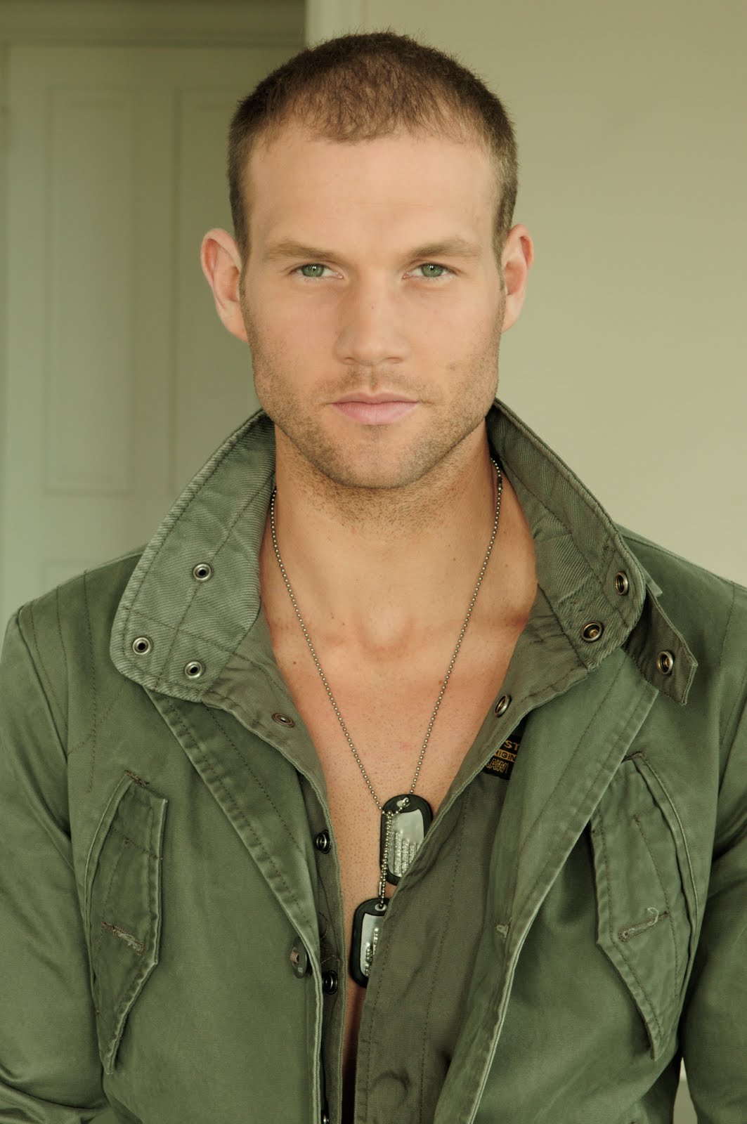 esteticmen 3: Lucas Kerr