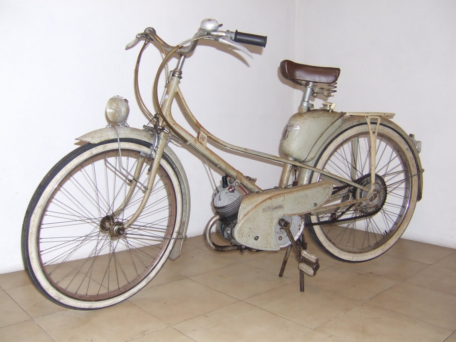 OS SILVAS: Mobylette