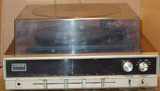 Robert's Sound: Lloyd's Receiver with Record Player