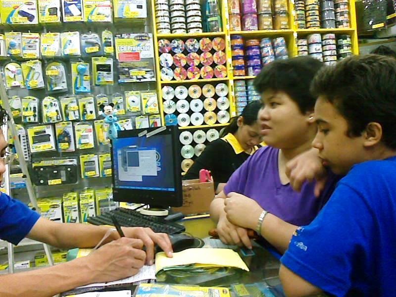 What make's CD-R king click to the public?