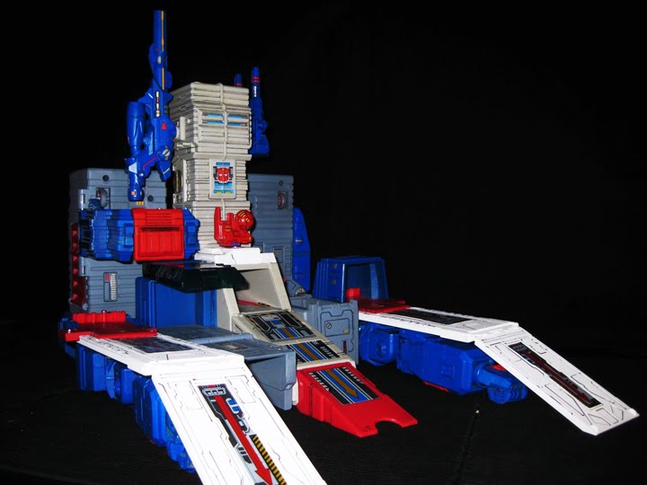 mundo transformer: Custom Metroplex.