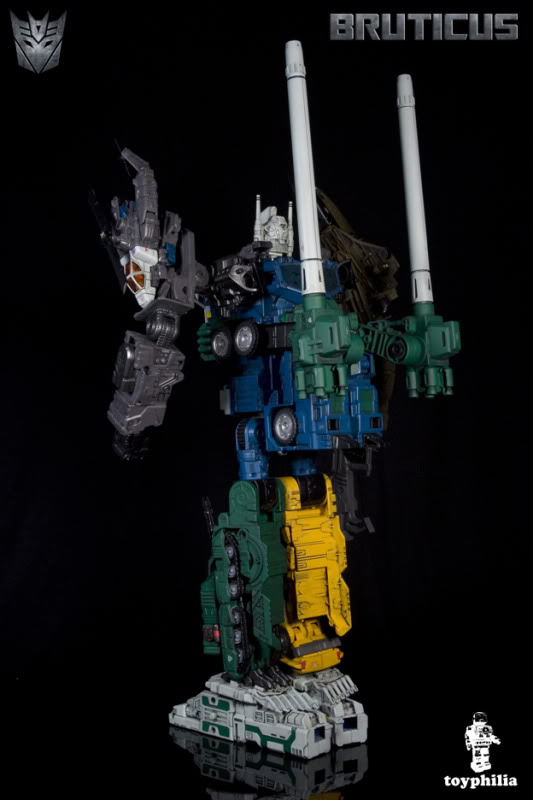 mundo transformer: Custom Bruticus.