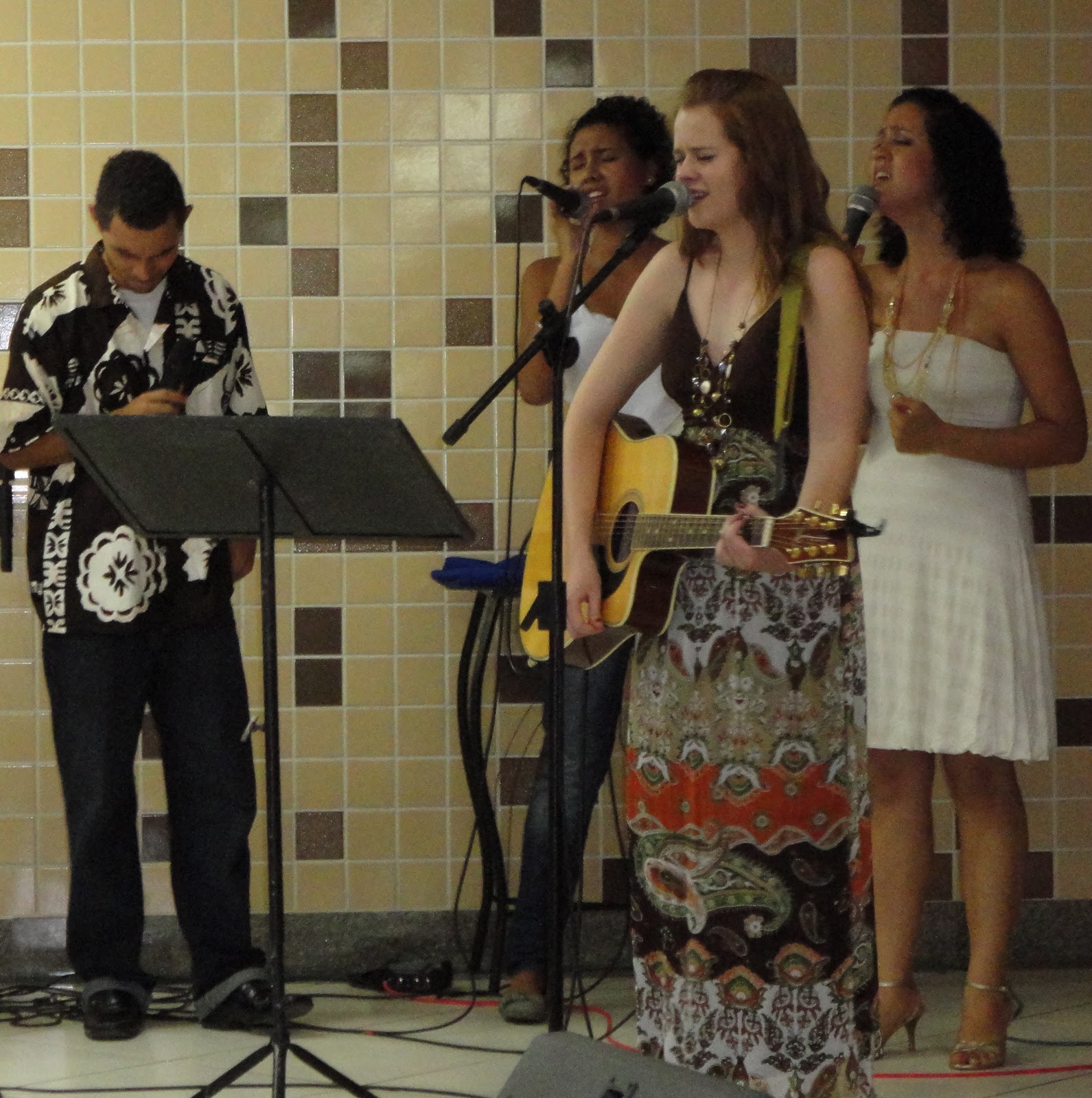 Amar a Deus. Amar ao Próximo. Servir ao Mundo.