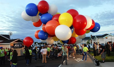 David Sunfellow Photography: Man Flying Lawn Chair Lifted By Helium ...