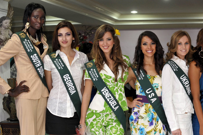 Miss Earth Bikini Sexy Models | daadiamma