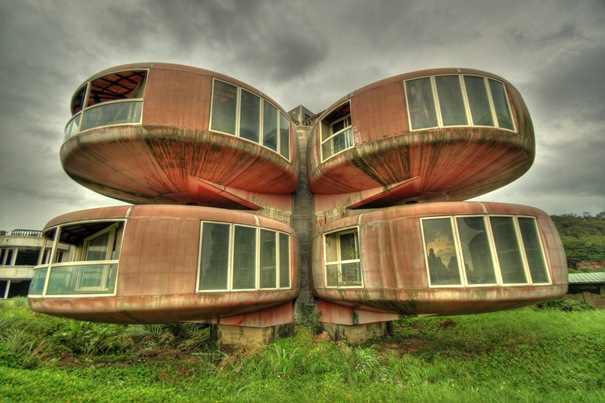think loud: Funny buildings